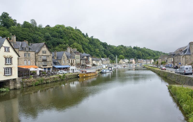 Dinan Port Sur Rance River, Breton Photo stock - Image du rural ...