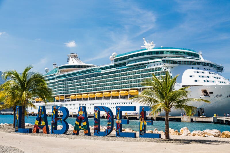 Port De Labadee Et Navire De Croisière Image stock éditorial - Image du ...