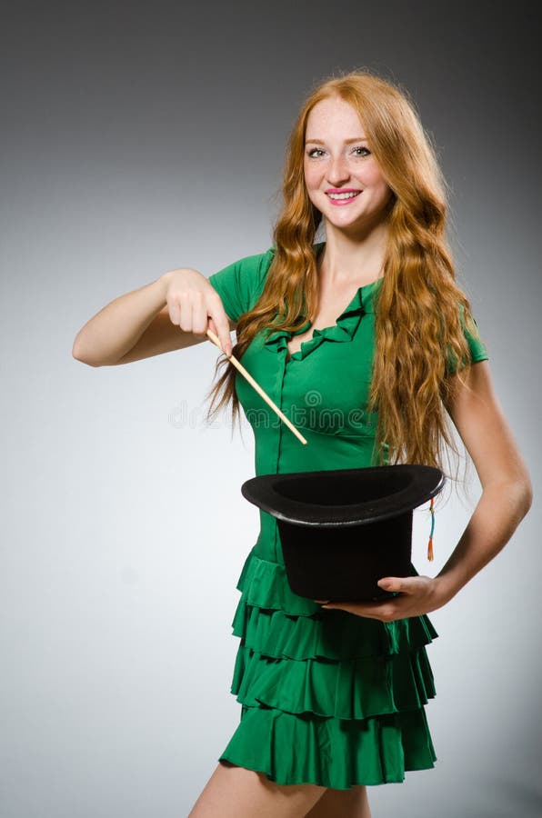 Port De Magicienne De Femme Image stock - Image du noir, fond: 47324915