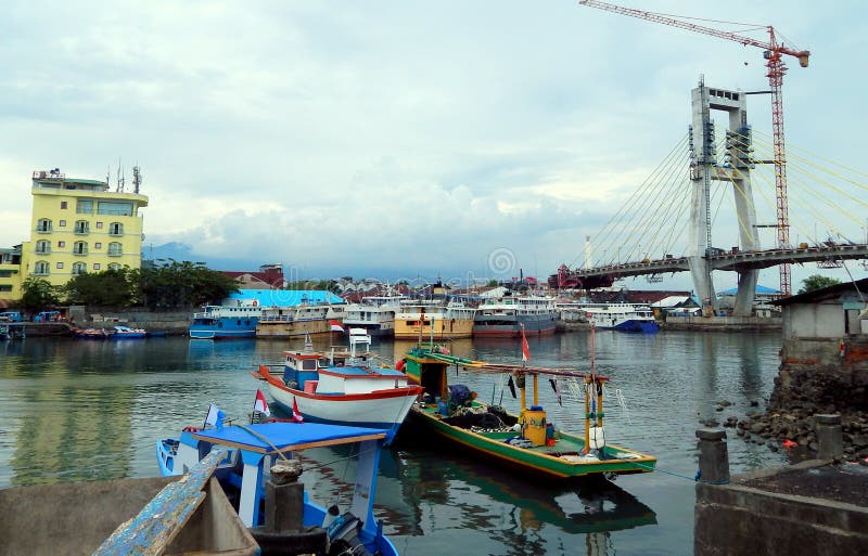 Port de Manado photo stock éditorial. Image du enchère - 50763678