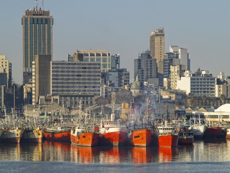 Port de Montevideo image stock. Image du centre, ville - 28355213