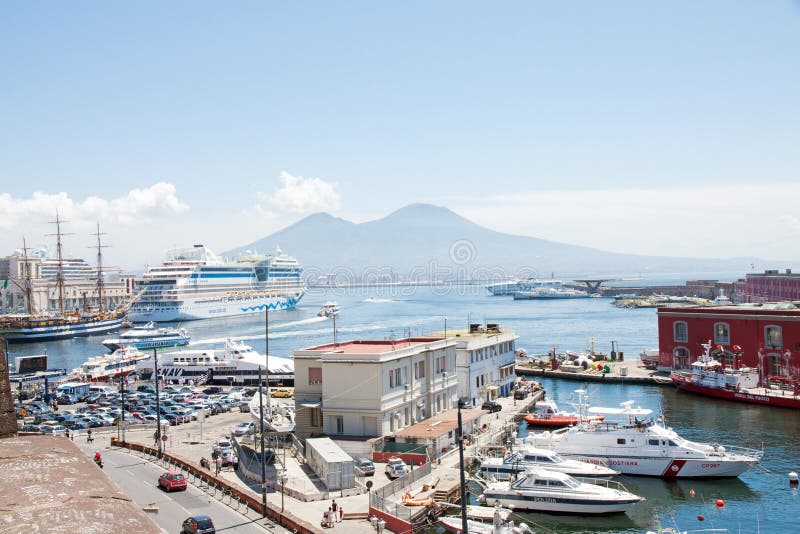 Port de Naples image stock. Image du italie, marina, vacances - 4254865