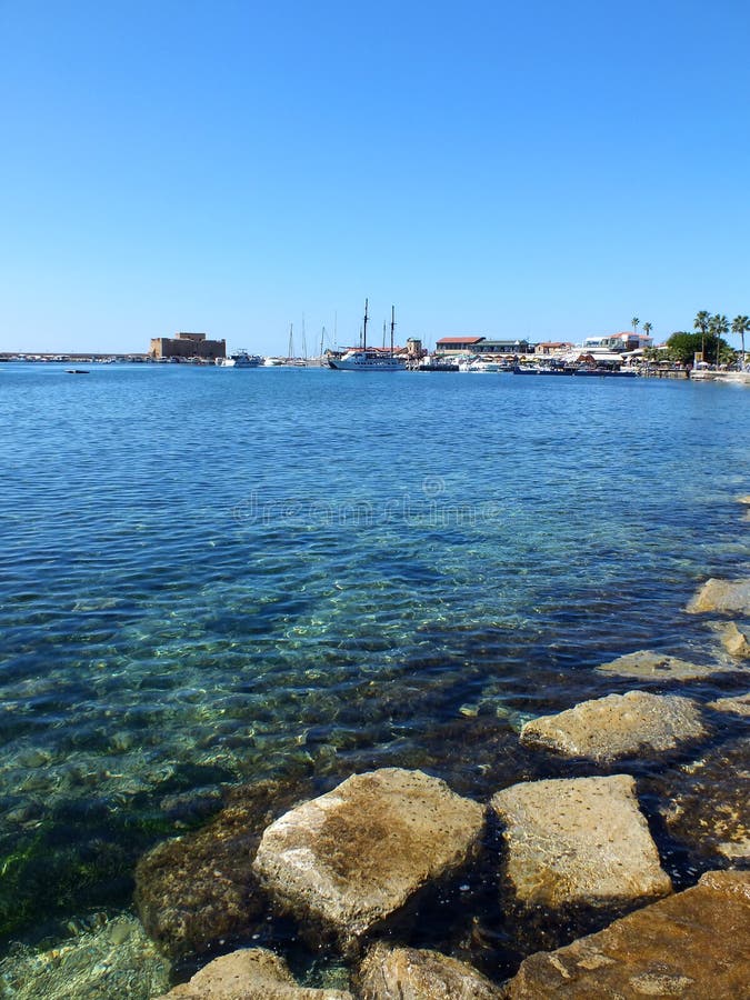 Port de Paphos photo stock. Image du arbres, miroitement - 36435222