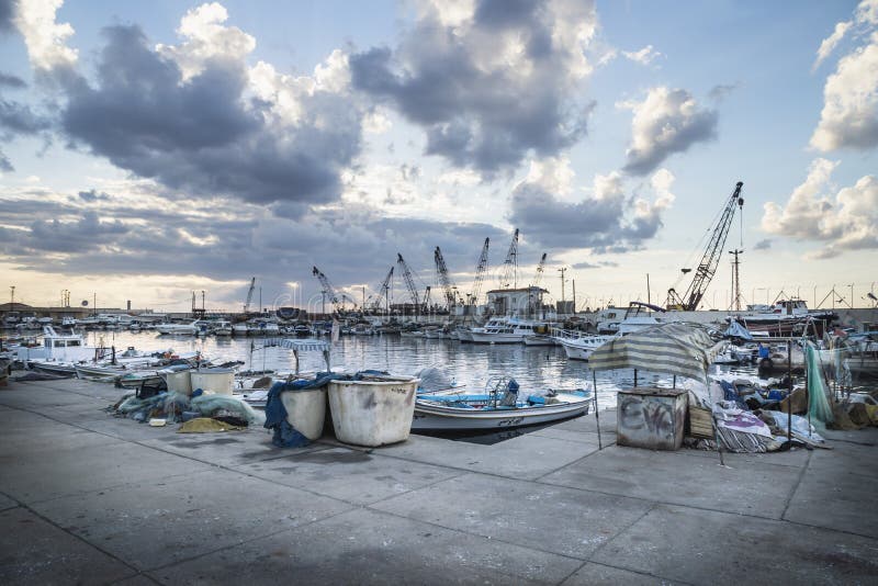 Port De Sidon Pendant Le Coucher Du Soleil, Saida, Liban Photo stock ...