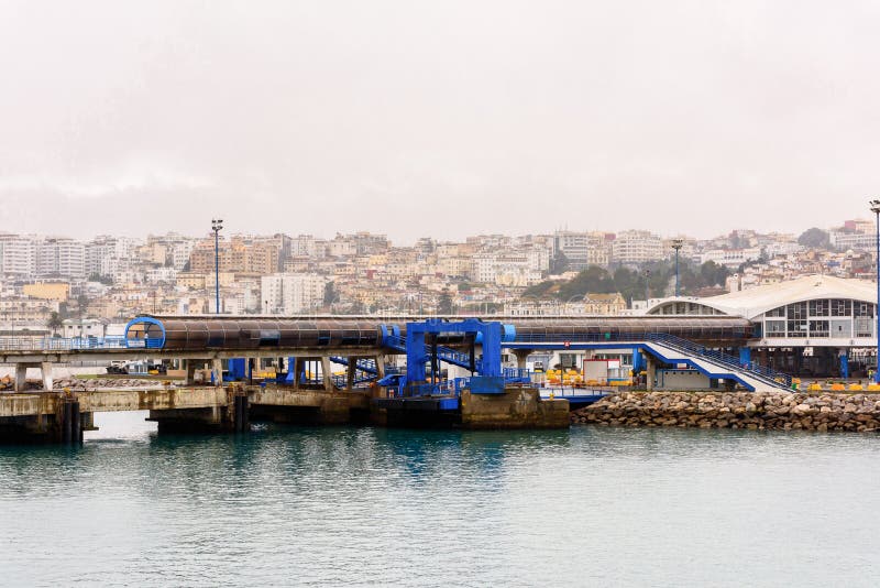Port de Tanger, Maroc photo stock. Image du arabe, horizontal - 105838640