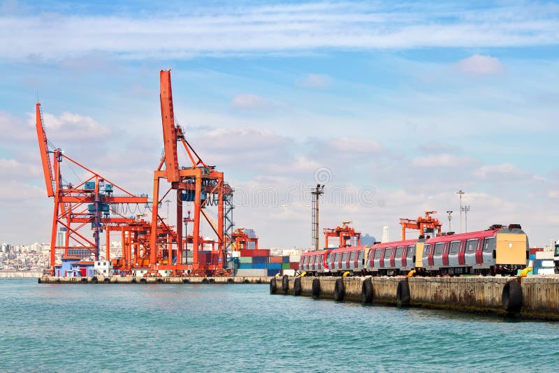 Quai Industriel De Port Avec Les Grues De Chargement La Nuit Image ...
