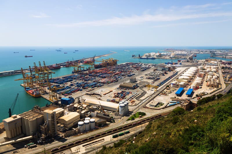 Port Industriel De Barcelone Photo éditorial - Image du industriel ...