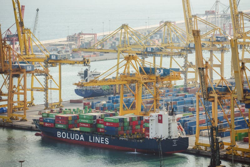Port Industriel De Barcelone Photographie éditorial - Image du marina ...