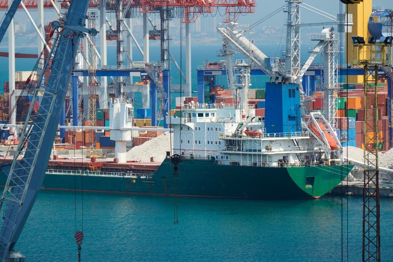 Port Industriel, Infrastructure De Port Maritime, Grues Et Cargos Secs ...