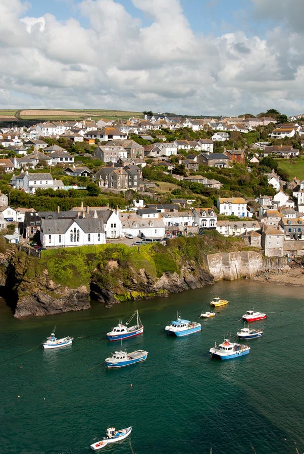 Port Isaac in Cornwall editorial stock photo. Image of isles - 32384248