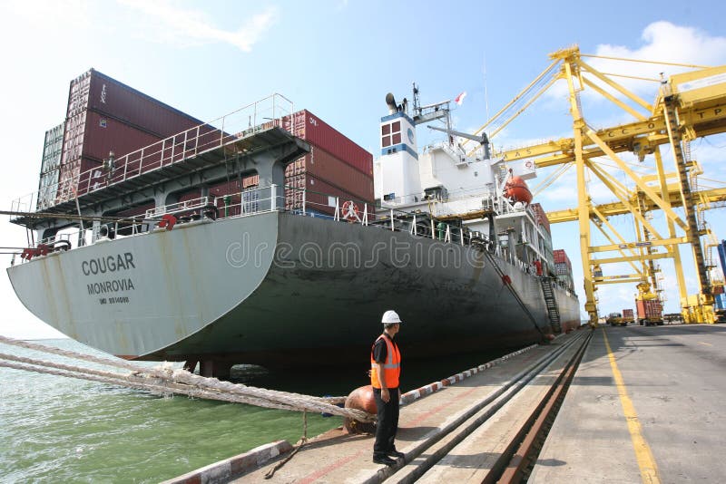 307 Unloading Activities Stock Photos - Free & Royalty-Free Stock ...