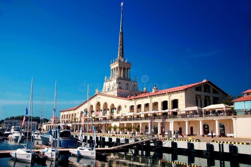 Plage à Sotchi Russie image stock éditorial. Image du déplacement ...