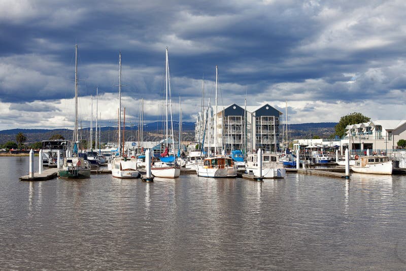 Port Maritime De Launceston Photographie éditorial - Image du fleuve ...