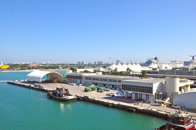 Port Miami entrance sign editorial photography. Image of famous - 62299407