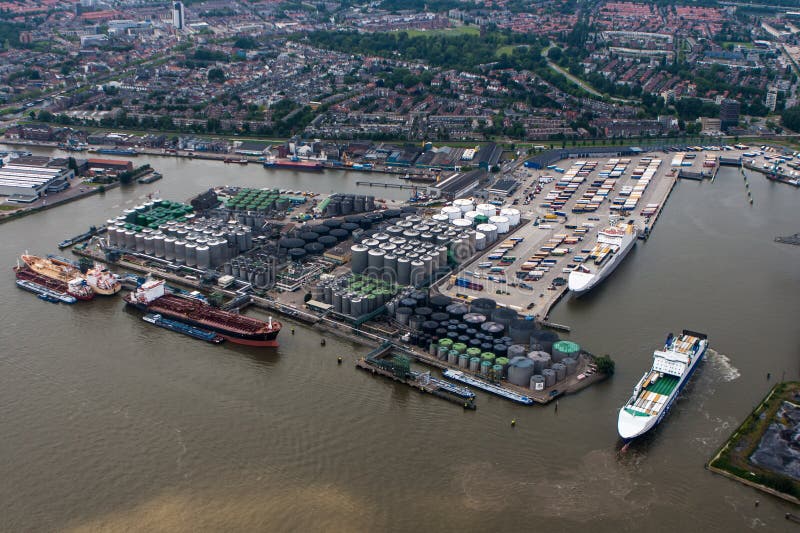 Port of Rotterdam editorial stock photo. Image of reservoir - 32337068