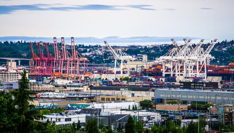 Port of Seattle with Downtown Skyline Early Morning Editorial Photo ...