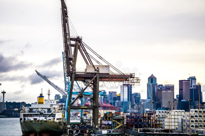 Port of Seattle with Downtown Skyline Early Morning Editorial ...