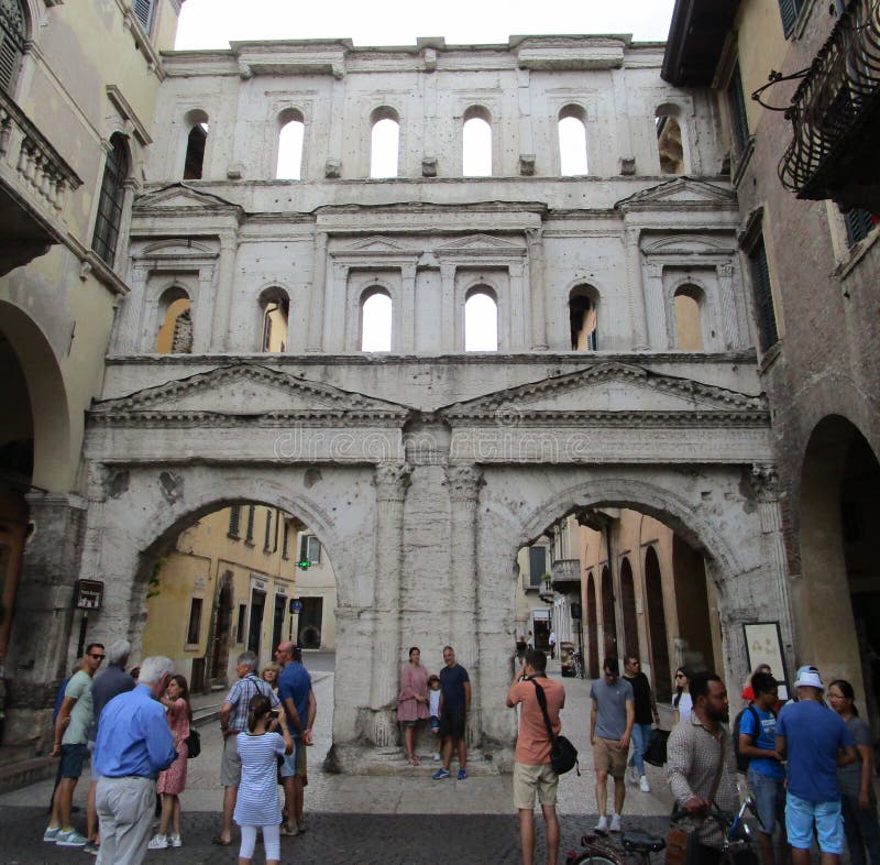 Porta Borsari, Puerta Romana Antigua En La Ciudad De Verona Imagen de ...
