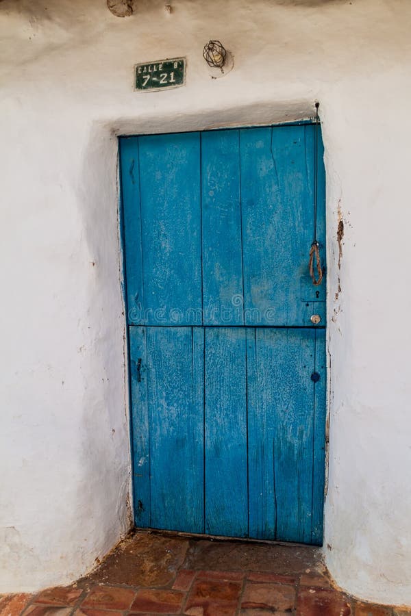 Porta De Uma Casa Colonial Velha Foto Editorial - Imagem de parede ...