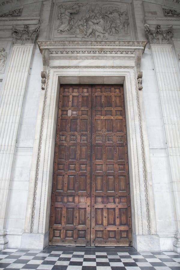 Porta Principal E Entrada De St Pauls Cathedral; Londres Imagem de ...