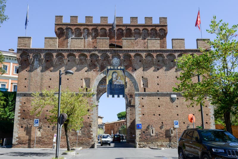 Porta Romana Gate En Siena Toscana Italia Imagen editorial - Imagen de ...