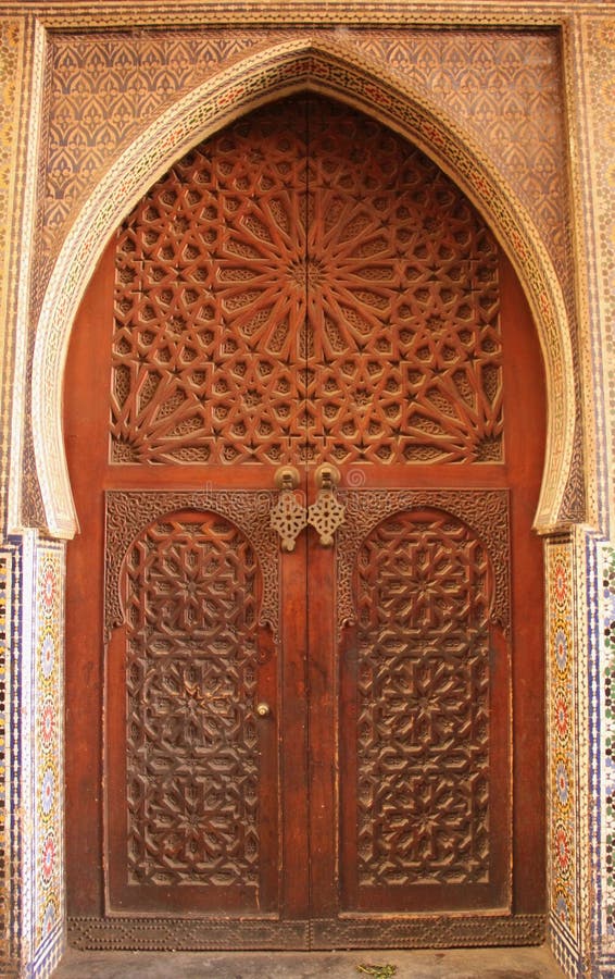 Petits Groupes Et Portes Du Maroc Photo stock - Image du ornementation ...