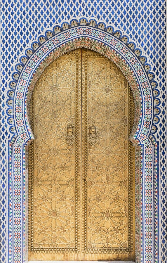Porte Orientale Magnifique Au Maroc Image stock - Image du métal, gravé ...