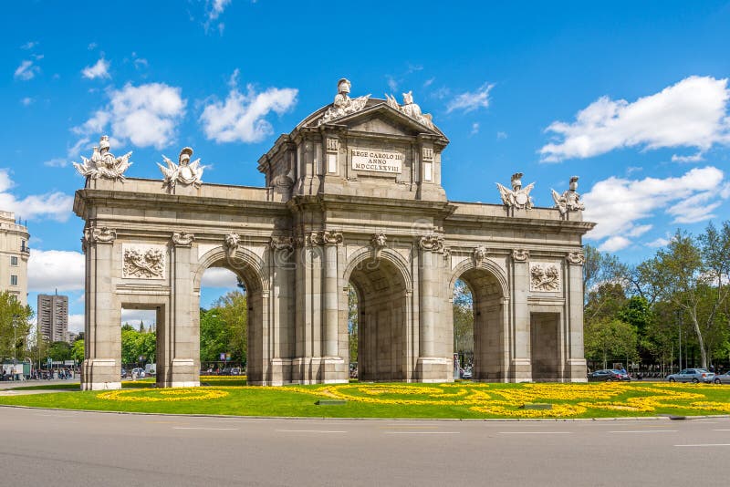La Porte D'Alcala. Madrid. L'Espagne. Photo stock - Image du ... La Porte D'Alcala. Madrid. L'Espagne. Photo stock - Image du ...