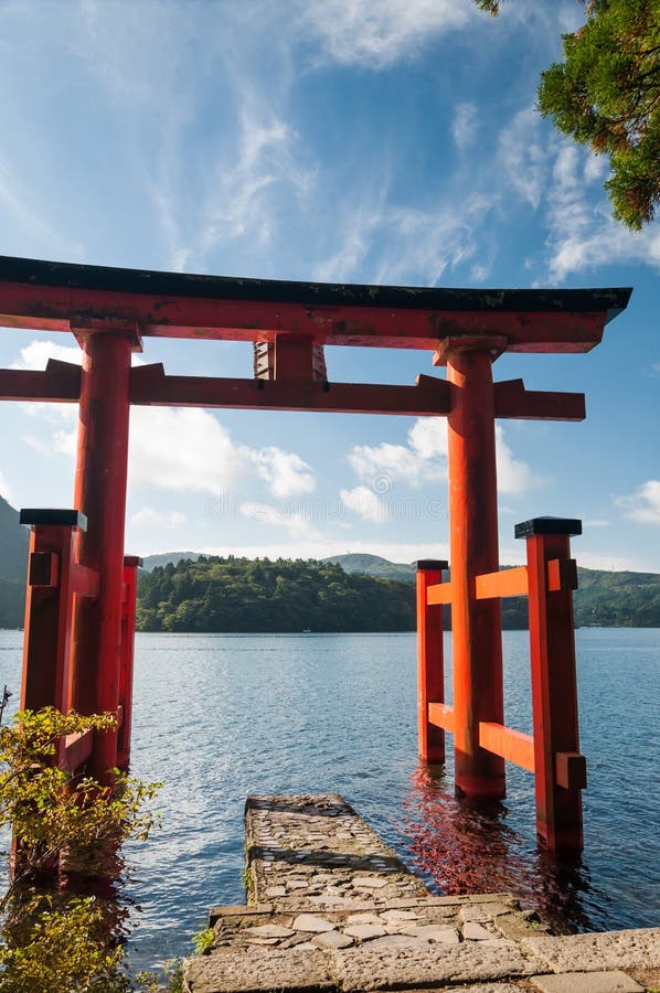Porte de Torii photo stock. Image du asie, culture, rouge - 34220566