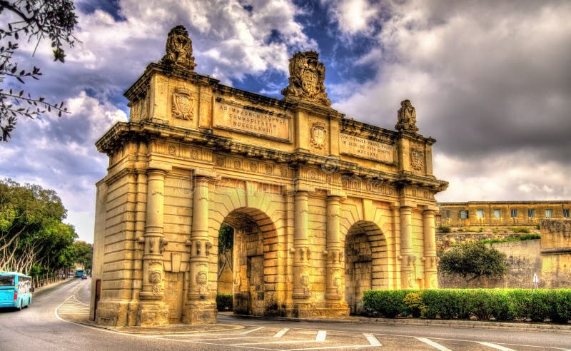 Floriana Gate Nach Valletta in Der Nacht. Malta Stockbild - Bild von ...