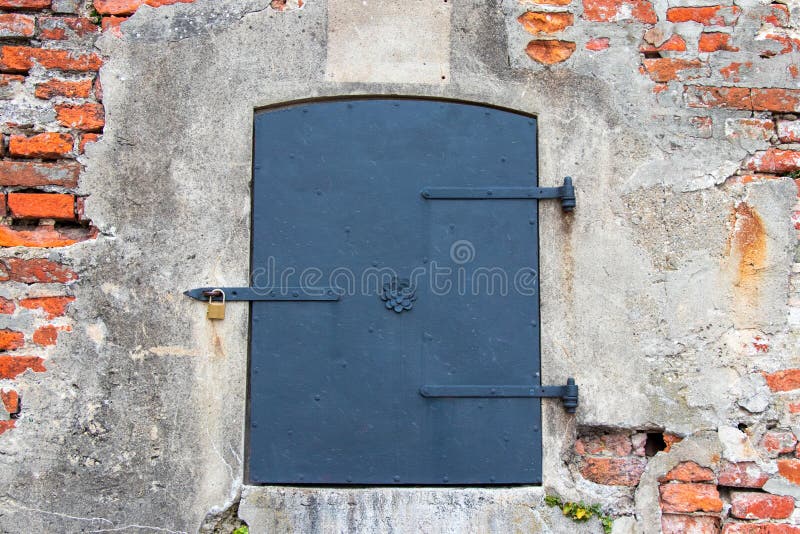 Porte En Fer Sur La Texture Murale En Brique Photo stock - Image du ...