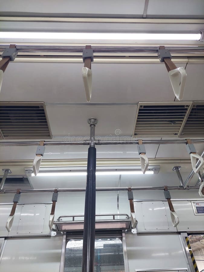 Porte-main Du Train Pour Passagers En Escale Image stock - Image du ...