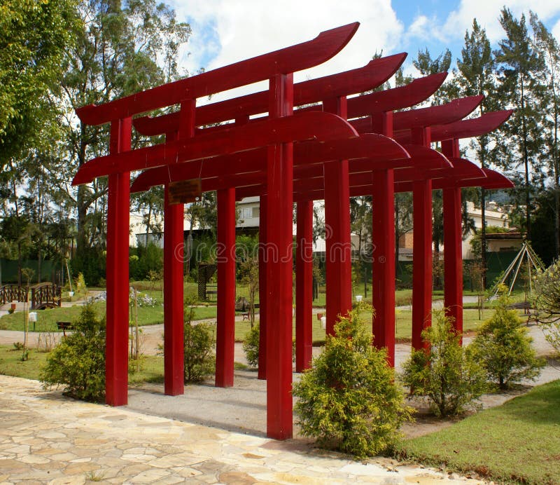 Portes de Torii image stock. Image du repère, destination - 20490513