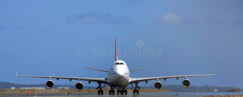 Boeing 747 Jumbo Jet - Vue De Face Image stock - Image du boeing ...