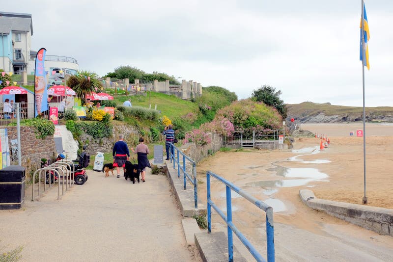 Porth Beach, Newquay, Cornwall. Editorial Stock Image - Image of rail ...