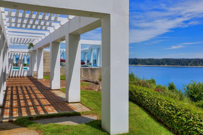 Portico moderno immagine stock. Immagine di mattone, architettura ...