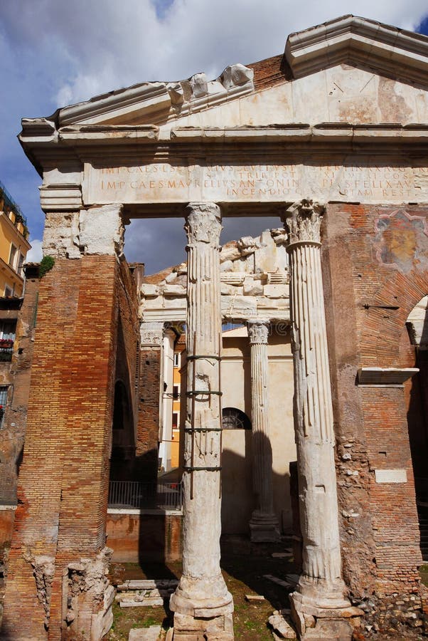 Porticus Octaviae i Rome fotografering för bildbyråer. Bild av veranda ...