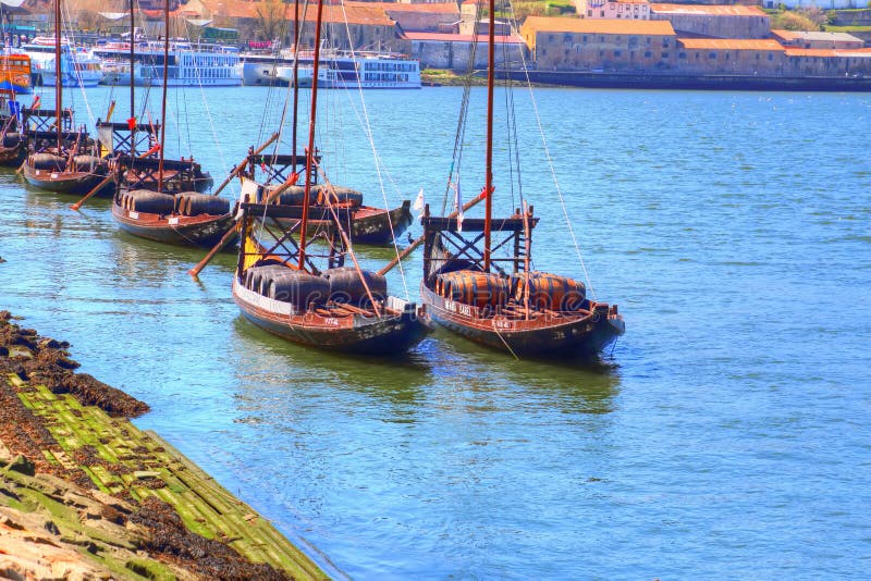 Barcos de Porto no Douro fotografia editorial. Imagem de ponte - 5624352