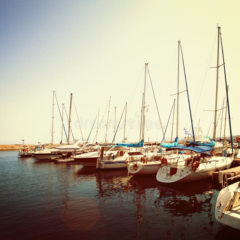 Porto, Barcos E Mar Da Creta Foto de Stock - Imagem de grécia, europeu ...