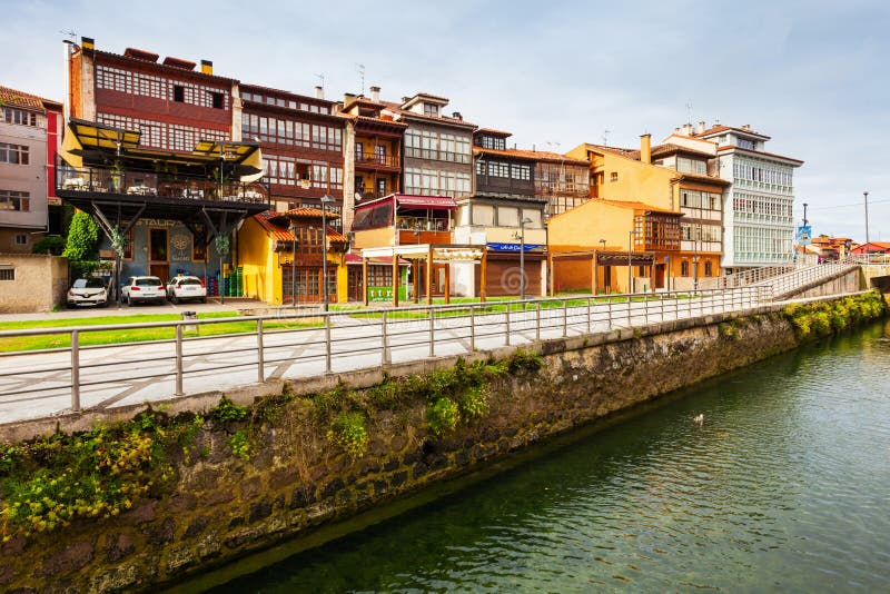 Porto Da Cidade De Llanes Na Espanha Foto de Stock Editorial - Imagem ...