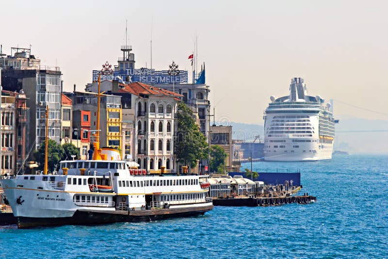 Porto de Istambul foto de stock editorial. Imagem de porto - 27723503