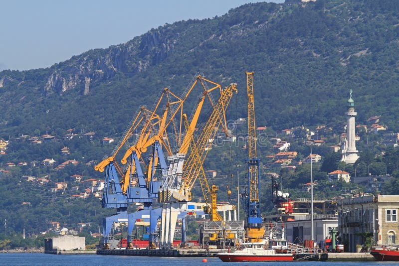 Porto de Trieste imagem de stock. Imagem de navio, porta - 30745341