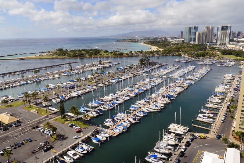 Porto di Honolulu fotografia stock. Immagine di honolulu - 23732808
