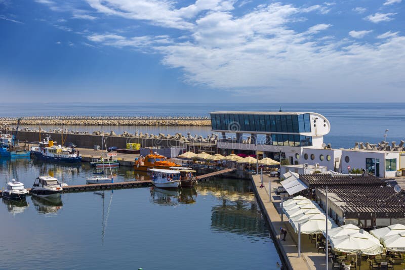 Porto di Tomis in Costanza fotografia editoriale. Immagine di cielo ...