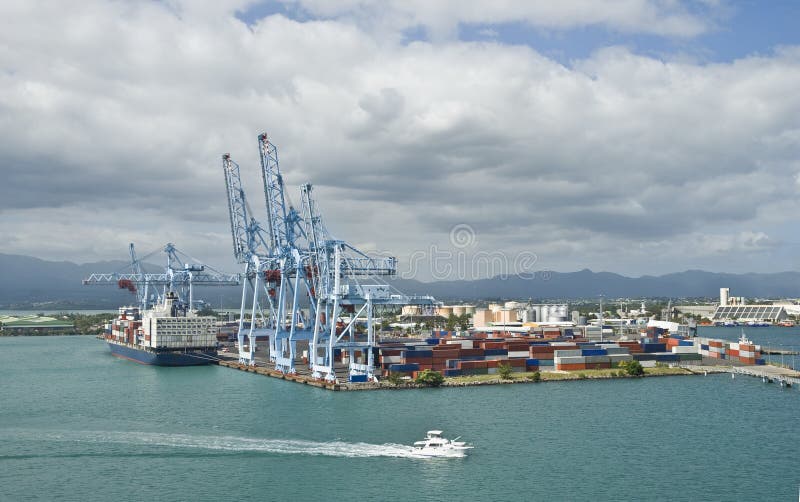 Porto marítimo, Guadalupe imagem de stock. Imagem de guindaste - 19413331