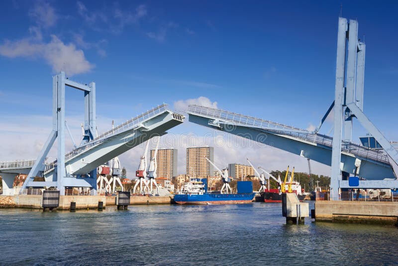 Open Drawbridge in Fort Lauderdale Stock Photo - Image of apartment ...