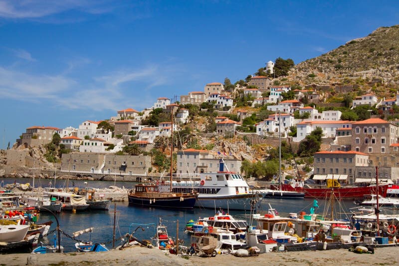 Porto no Hydra foto de stock. Imagem de azul, montanha - 31762594