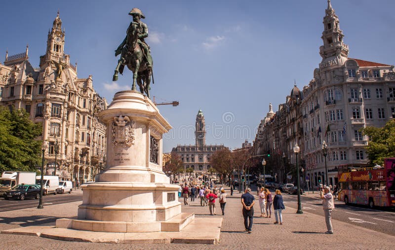 Porto Plaza Statue editorial photography. Image of pedro - 93361587