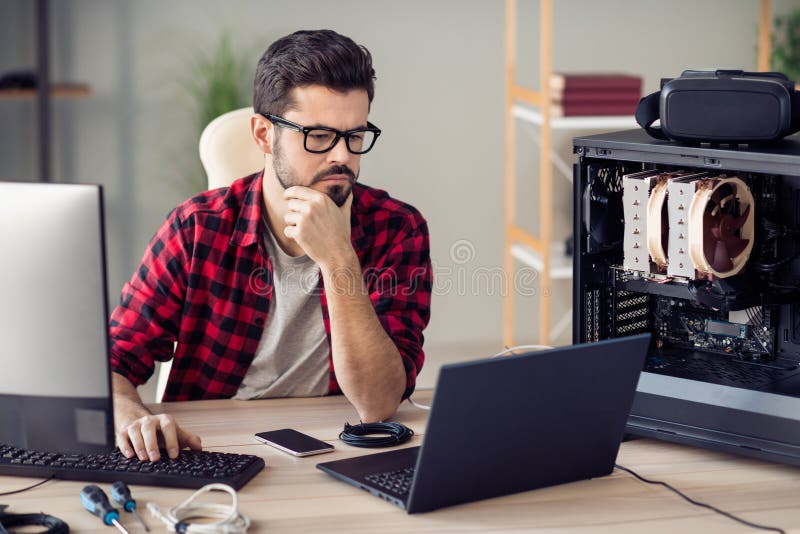 Portrait of Attractive Skilled Qualified Serious Guy Senior Dev Ops ...