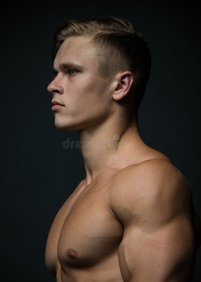 Portrait of bodybuilder stock image. Image of sport - 192133801
